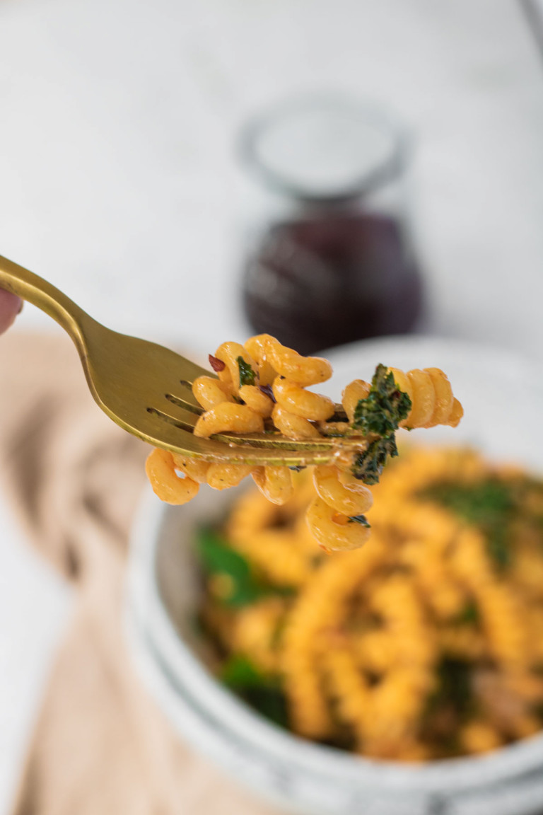 The Best Creamy 5 Ingredient One Pot Hummus Pasta - Piper Cooks