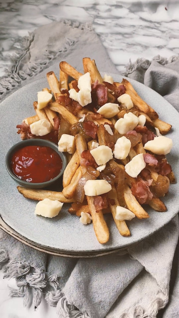 Breakfast Poutine - Piper Cooks