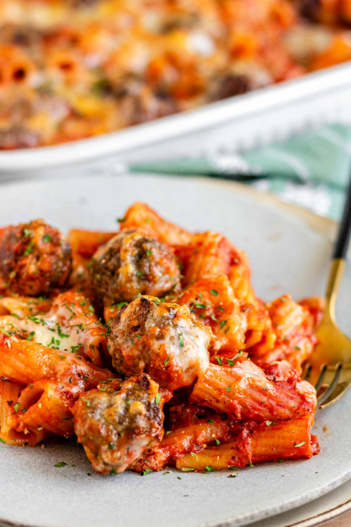 No Boil Cheesy Meatball Pasta Bake Recipe - Piper Cooks